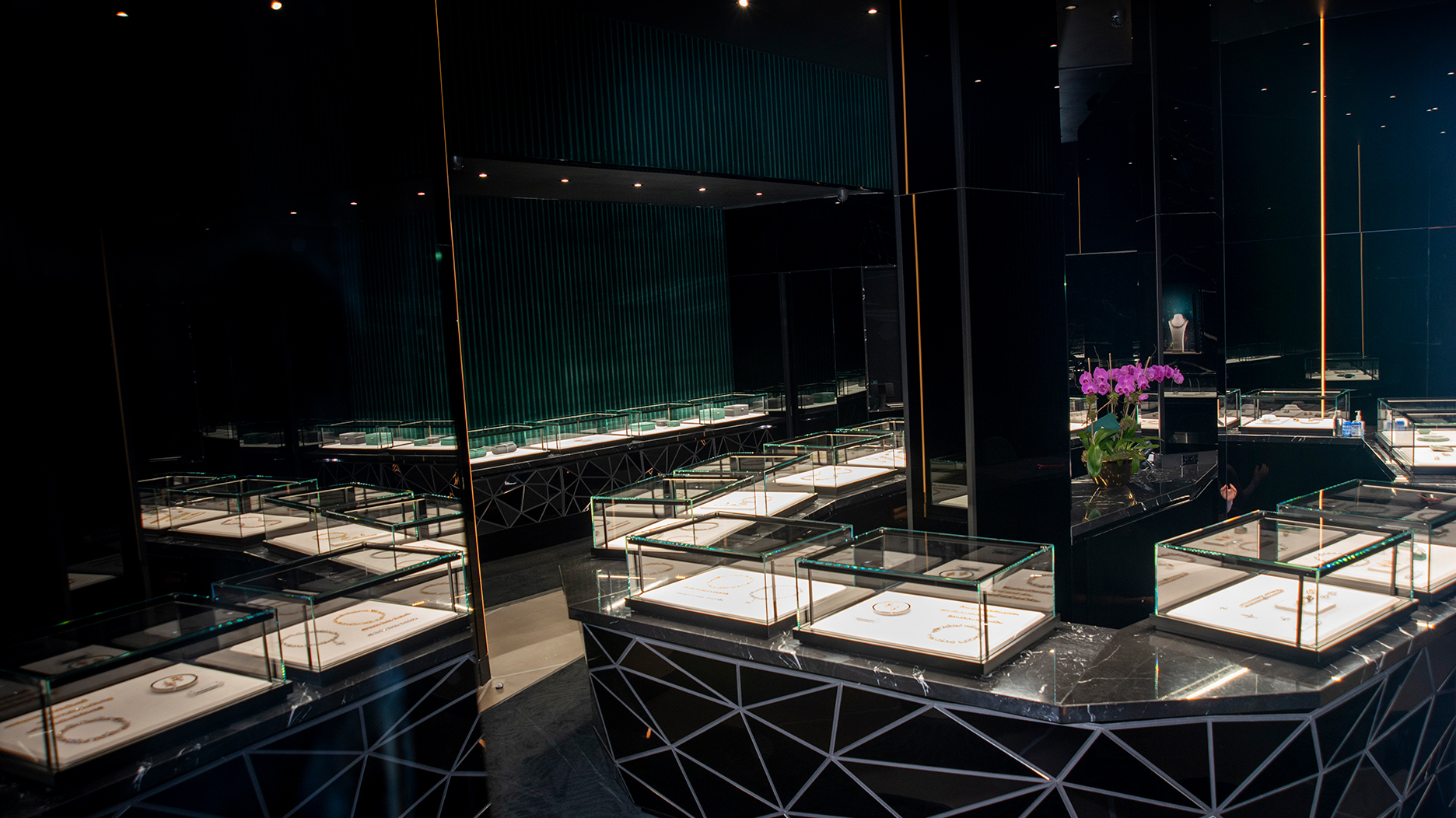 Alex Moss’ New Flagship Brings Bold Jewels to SoHo | National Jeweler